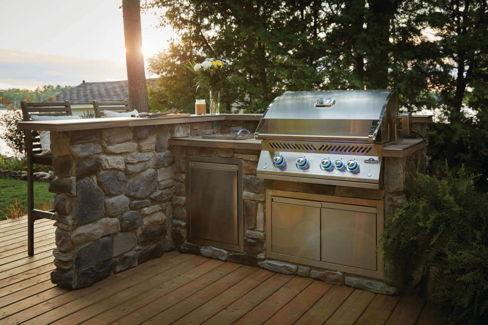 Napoleon Built-Ins and Outdoor Kitchens
